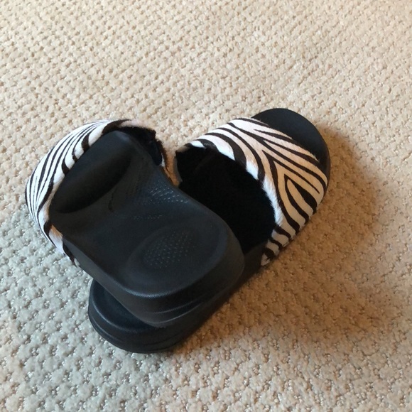 Fitflop | Shoes | Zebra Furry Flip Flops | Poshmark